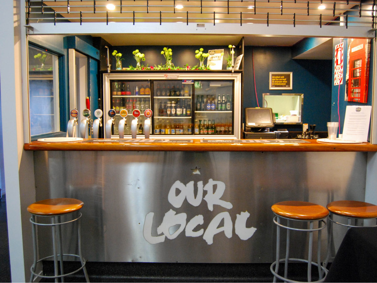 Manukau City Sports Bar, Pub Tavern & Restaurant Wiri | Our Local