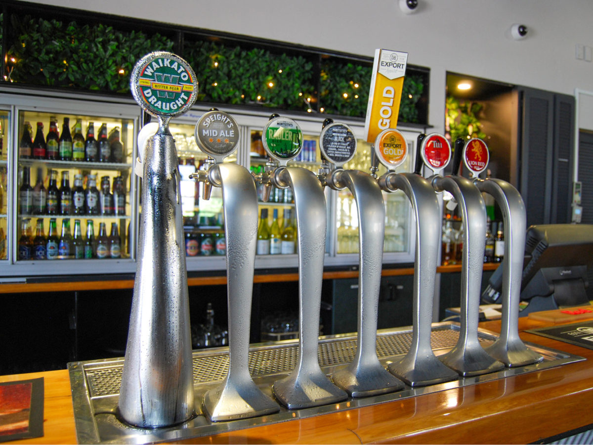 Manukau City Sports Bar, Pub Tavern & Restaurant Wiri | Our Local